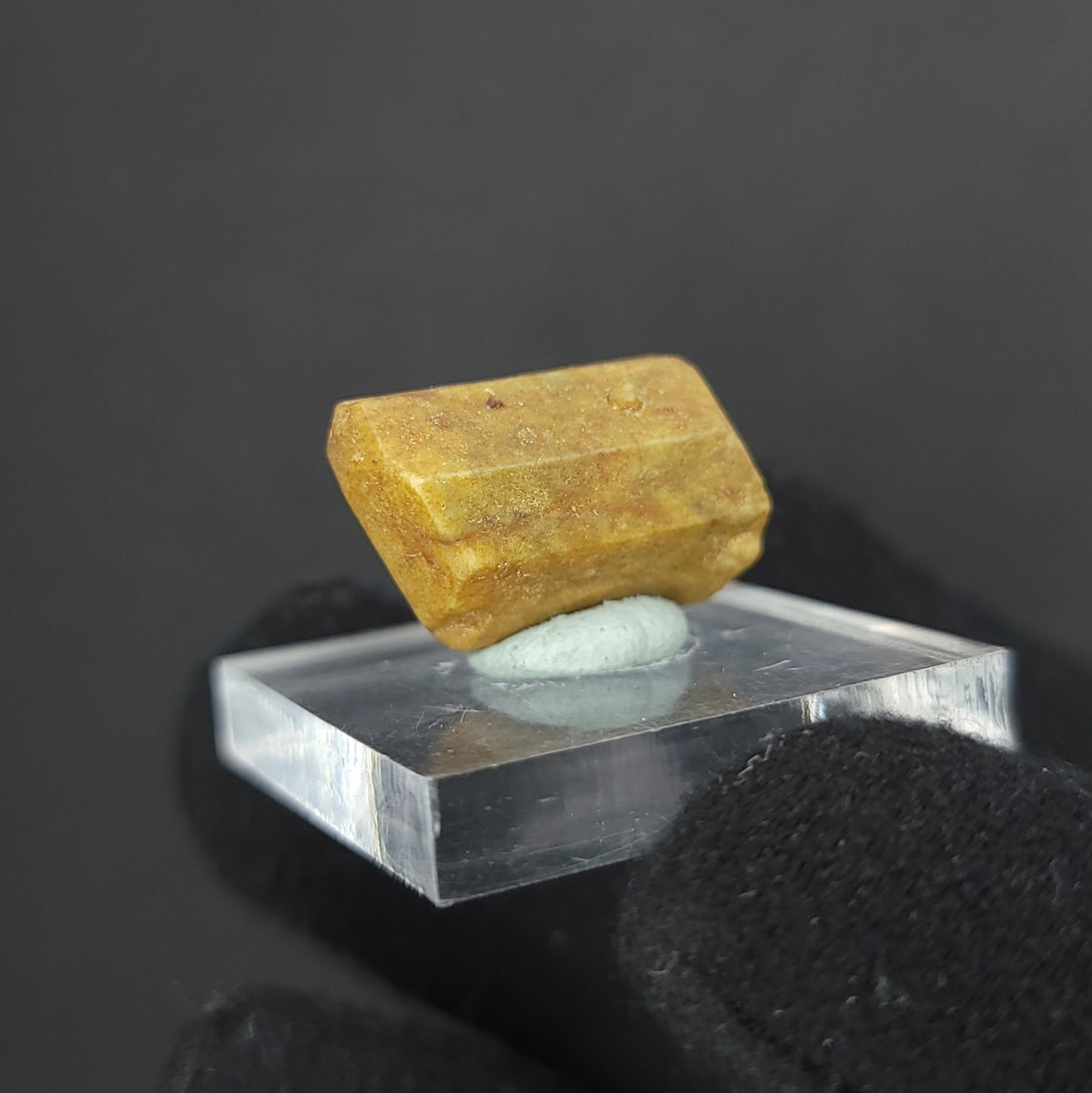 Double Terminated Winchite Specimen. 4g